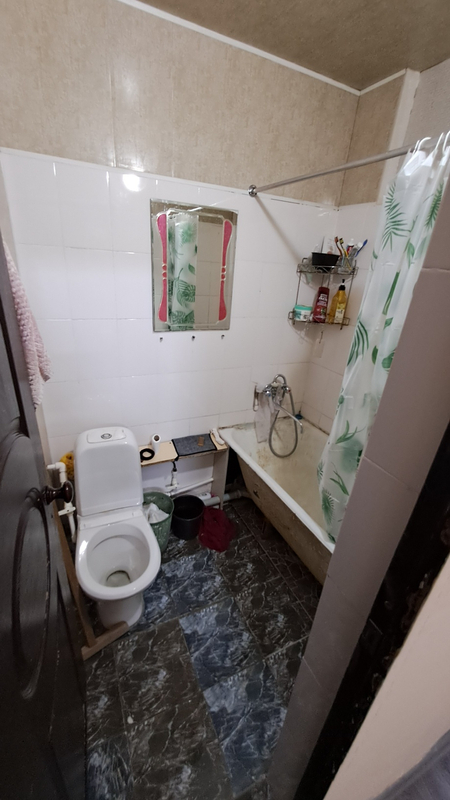 Срочно продаётся своя квартира в центре ахангарана  2х комнатная