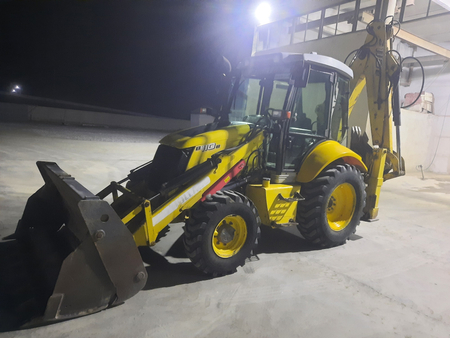 NEW HOLLAND B110 B Ekskavator pagruzchik SOTILADI xolati zor