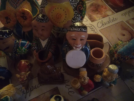 Продаю сувенирные фигурки