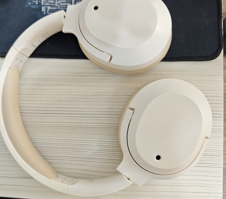 Headphones with active noise cancellation