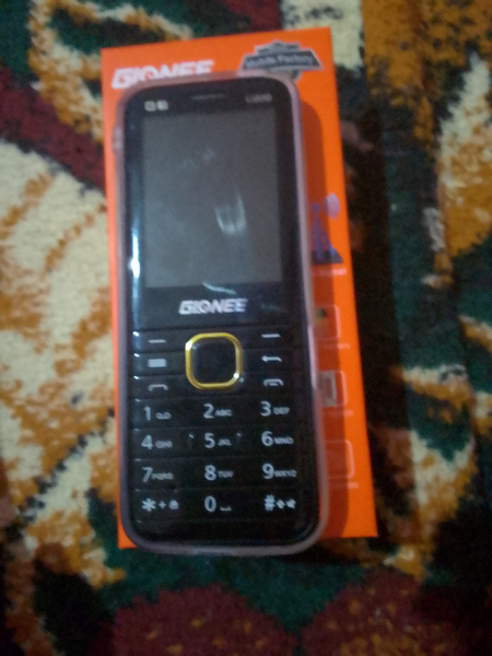 GIONEE G800 telefoni sotiladi