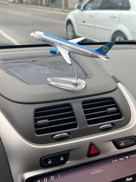 Самолет сувенир AIRBUS-A320 Uzbekistan Airways (в подарок авиатору)
