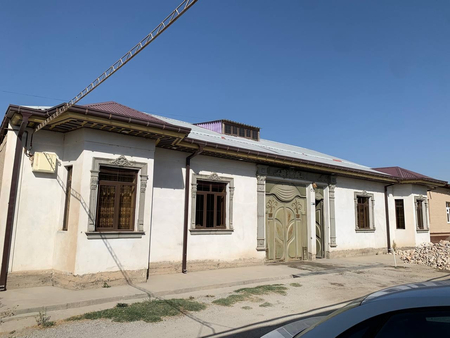 Hovli sotiladi gaz svet suv juda zur