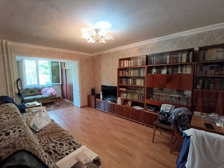 Срочно!квартира кирпич 2/2/4 на Бадамзаре 60.000 у.е. остается все (А)