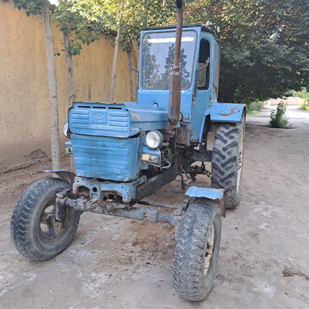 Traktor t28 sotiladi