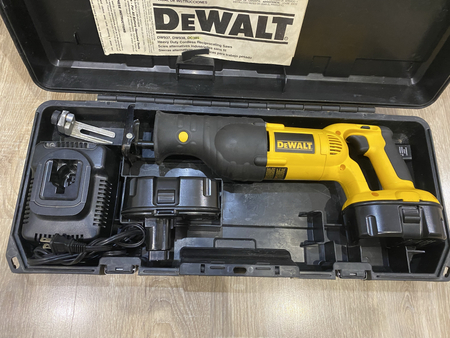 * DeWalt сабельная пила беспроводная аккумуляторная оригинал США