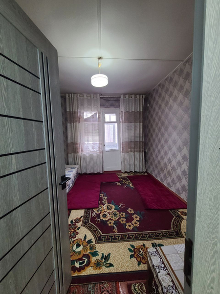 Срочно продаётся большая высокопотолочная 3× комнатная квартира.