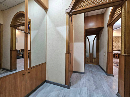 Продаётся 2в3х-комнатная Эко базар феруза 1 балкон 2х6 2в3/4/4 56m2