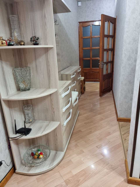 Срочно продаётся 3/3/4/90м2 МЕТРО Буюк Ипак Йули КИРПИЧНЫЙ
