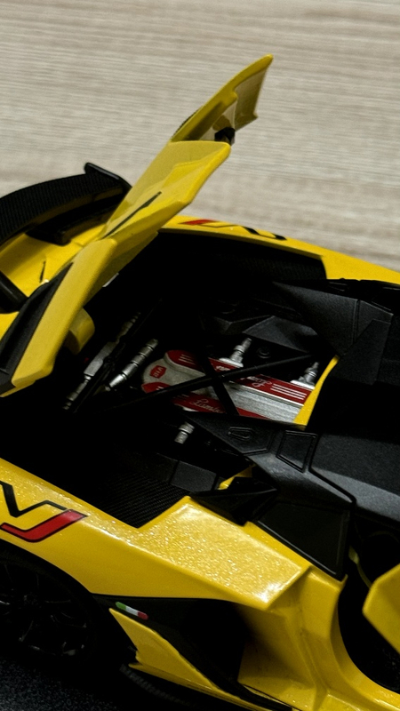 Lamborghini Aventador SVJ original 1:24