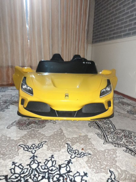 Bolalar avtomobili ferari