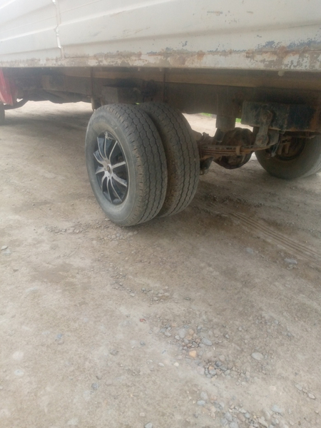Ford sotiladi yil 92