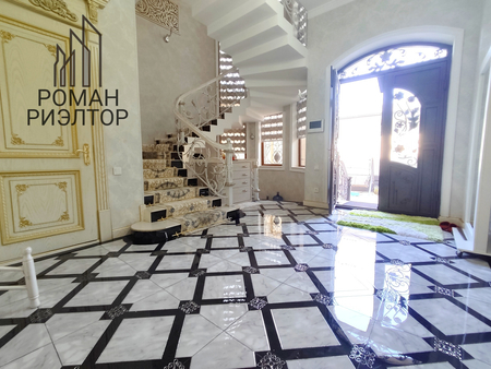 Продам дом на Максима Горького.