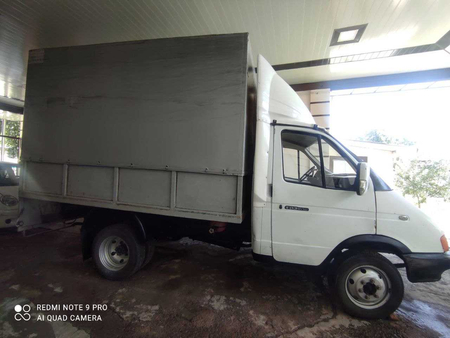 Газель грузовой 2002 года. Длина борта 3 м. Грузоподьемность 3 тонны