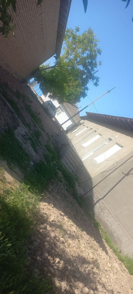 Uy hovli sotiladi yangi qurulgan