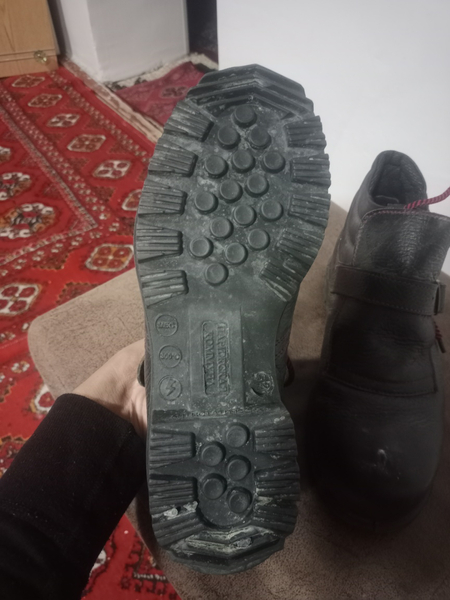 Продается ботинки