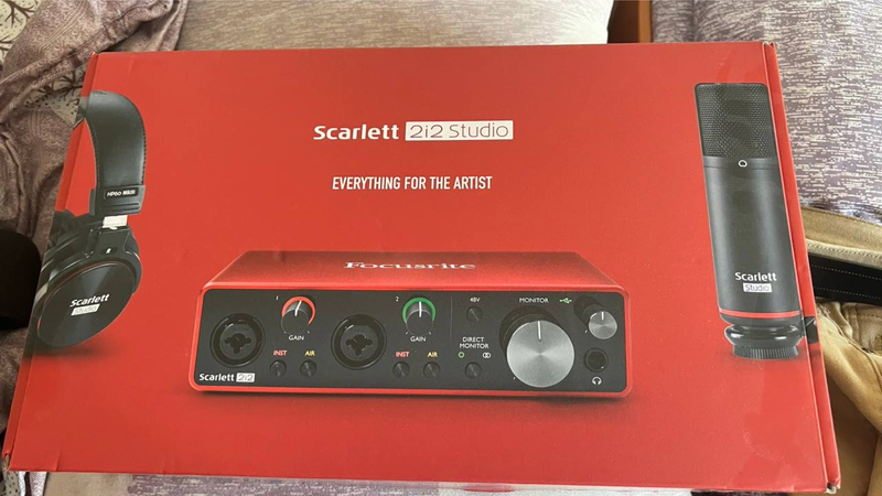 Scarlett 2i2 Studio [3rd Gen] + BM800 Microphone