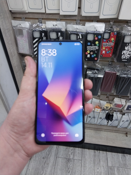 Redmi note 12 pro xolati zur qirilgan joylariyam yu  xotira 8+4ga 256