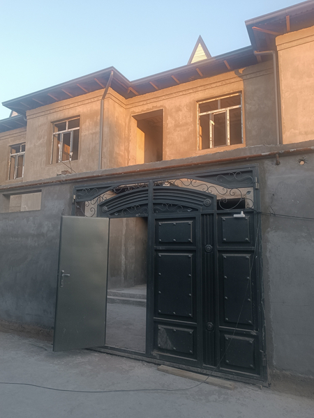 Кумарик янги 2 каватлик ховли сотилади
