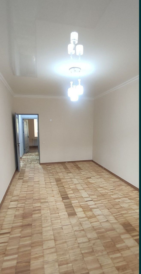 Продаётся 2 комнатная квартира на 3 этаже на массиве Карасу 6.