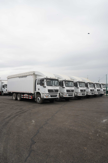 Фургон SHACMAN L3000 7.5 метр (2х спални) шторка