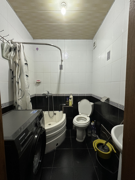 2 xona 3 xona qilingan. Mebel texnika qoladi. Katta balkon.