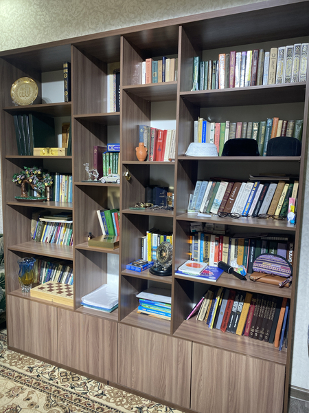 Книжный шкаф