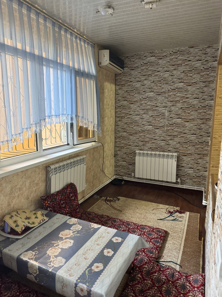Срочно 3х 8микрарайоне Прадаётся ряадом чоко локи 2этаж вдоль дороги