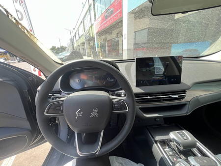Hongqi EQM5 450 km