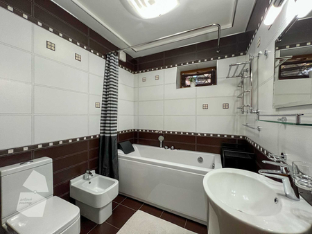 (Добрый) Новомосковская, 72 м², 3/1/4, Парковочное место, Безупречная