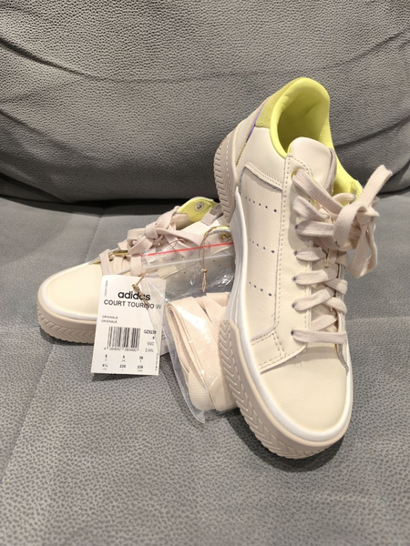 Женские кроссовки Adidas. Новые. Оригинал. 38й размер