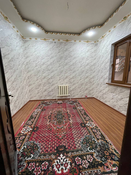 Chinor restorani tomonda 3 xonalik uy sotiladi