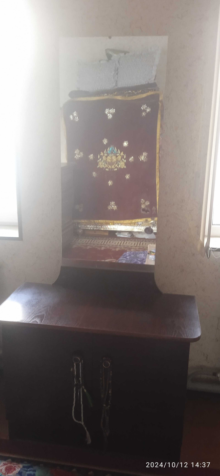 Трюмо ойнали сотилади тезда
