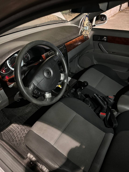 Продаю свой автомобиль Ласетти 1.8