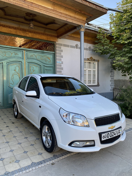 Nexia r3.   Sotiladi