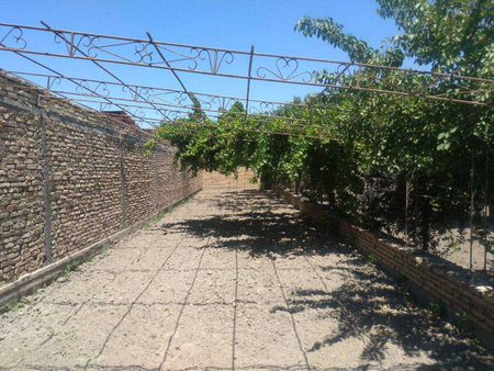 8,5 sotiqli hovli sotiladi