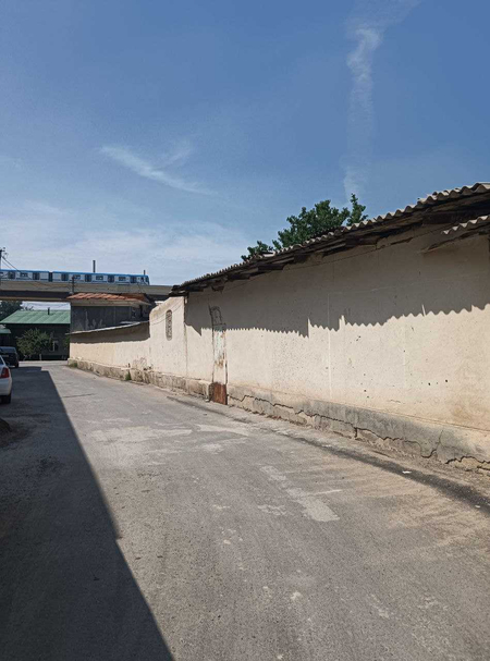 Tirsakobod(Dombiraobod qurilish mollari) mahallasida hovli sotiladi