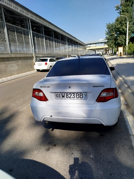 Nexia 2 oq srochna sotiladi