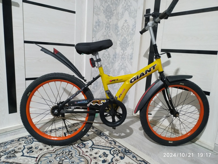 7/10 yoshga zo‘r velosiped sotiladi.