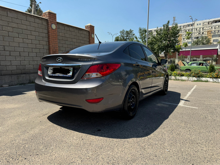 Hyundai Accent 2011