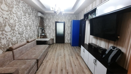 Mirzo Ulugbek tumani Qorasu 1 , 7 chi dom 22 kv 1 chi etaj 4 hona