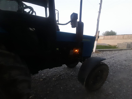 Traktor sotiladi