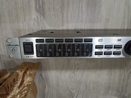 Процессор эффектов Behringer DCX2496