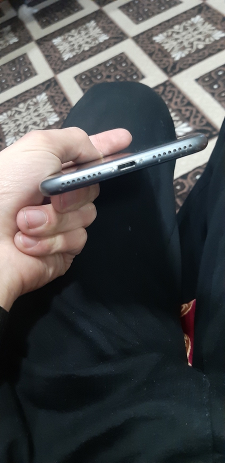 Iphone 8 plus qora