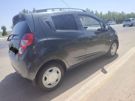 Chevrolet Spark 2022 mokriy asfalt
