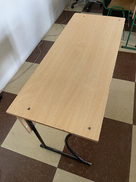 O'quv markaz uchun parta va stullar