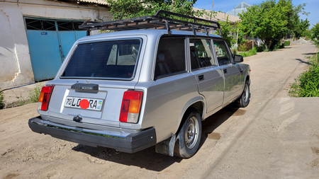 Lada 2104 sotiladi