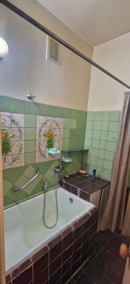 СРОЧНО сотилади 2 ХОНАЛИ уй метро Б.И.Й ёнида БОЗОР нархида.(97887)