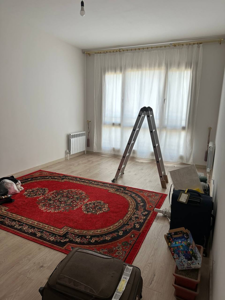 В долгосрочную аренду сдается 2-х комнатная квартира в 6-этаже в новас