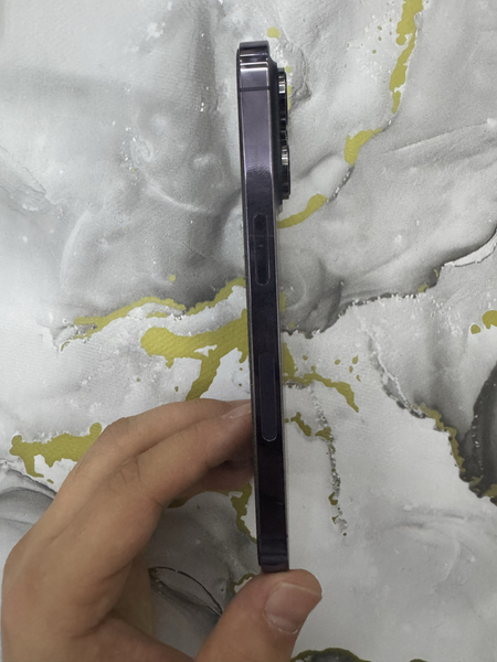 iPhone 14pro deep purple